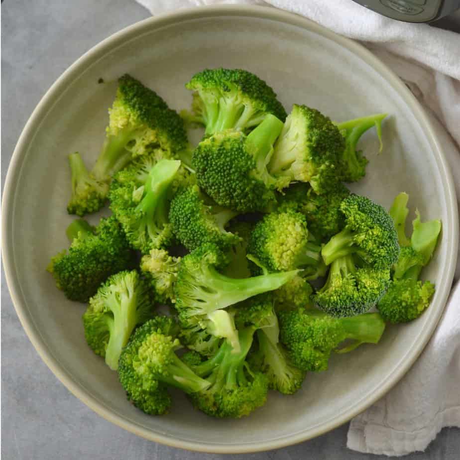 How to Cook Perfectly Steamed Broccoli in Instant Pot - Feast for a ...